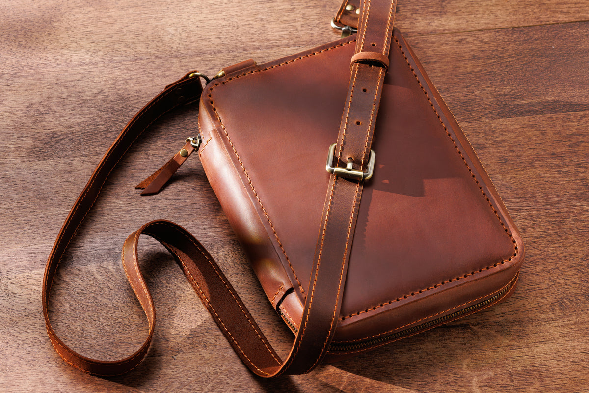 Personalized Leather Artist Portfolio Bag in Light Brown | La Tela Col ...